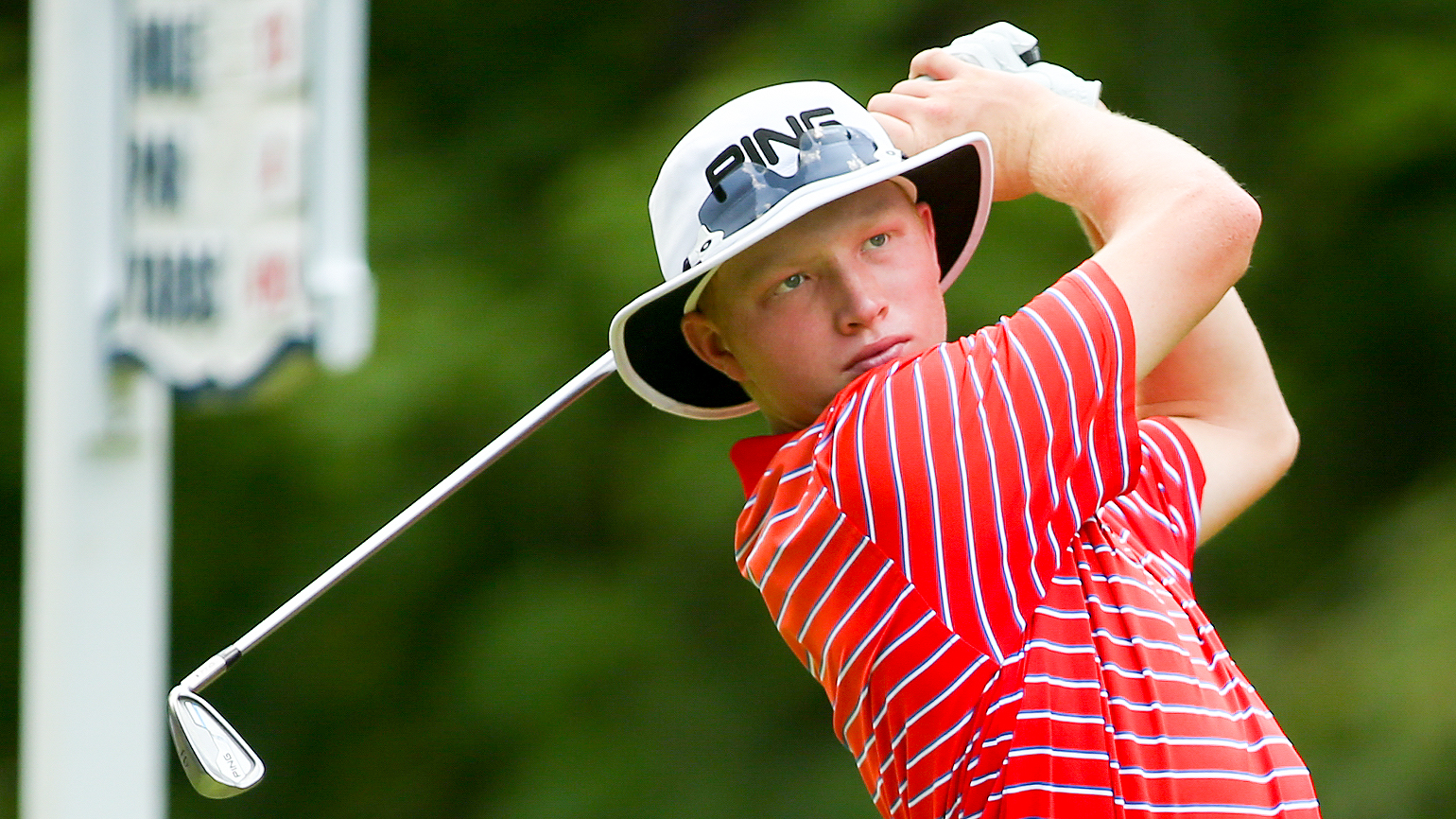 Medalist Vick Advances After Tight Round-of-64 Match