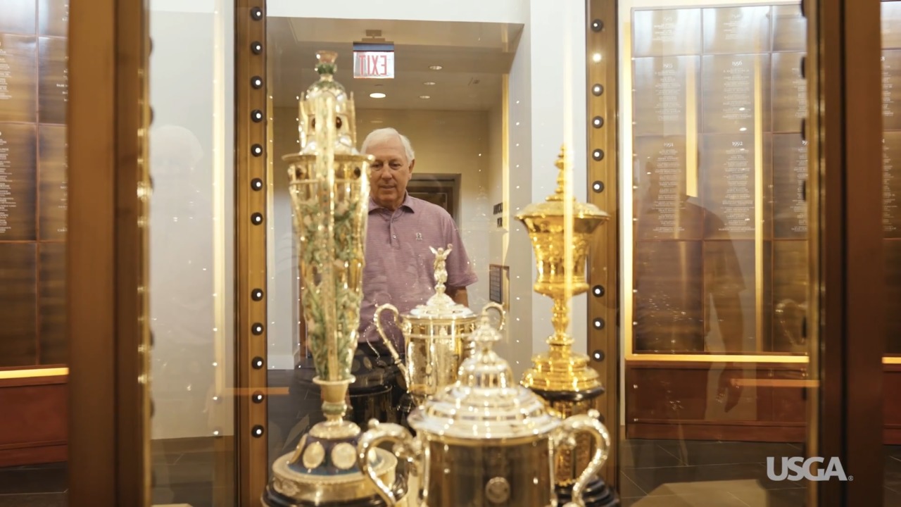 Hale Irwin Visits the USGA Golf Museum & Library
