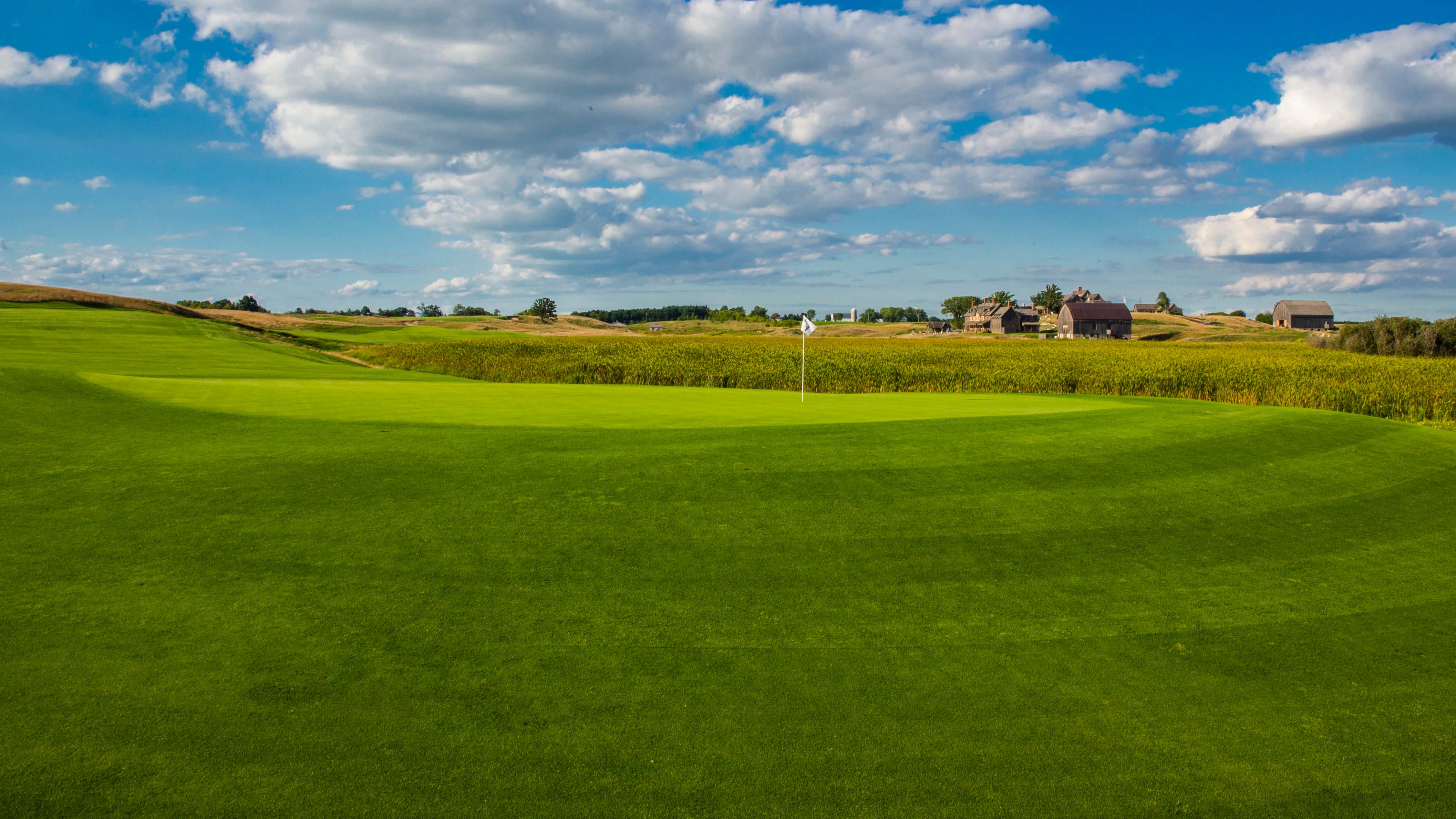 Establishing and Maintaining Closely Mown Green Surrounds