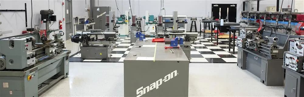 What Is a CNC Machinist? 8 Signs You Can Be a Machinist | UTI