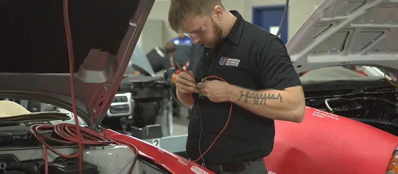 How to Train to Become an Auto Electrician | UTI