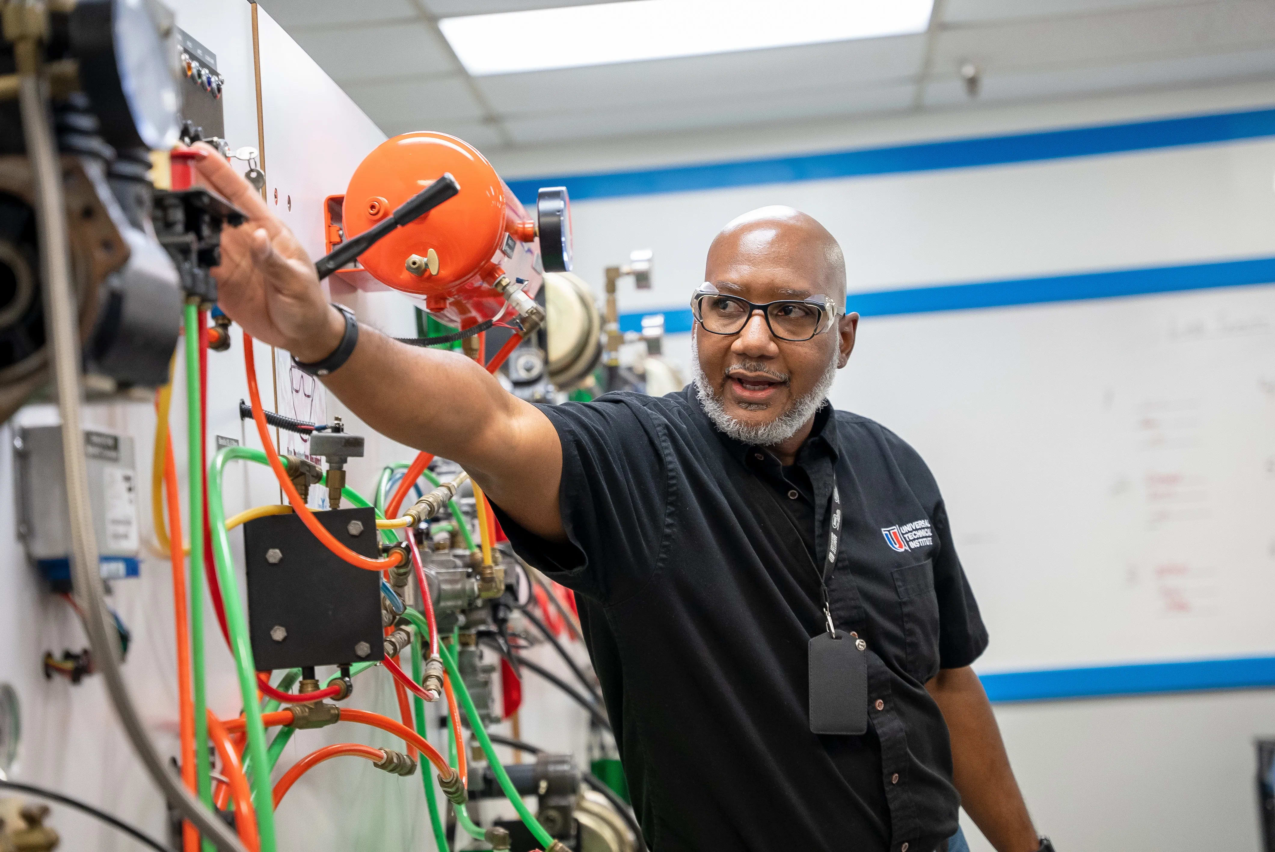 How to Choose the Right Diesel Mechanic School for You | UTI