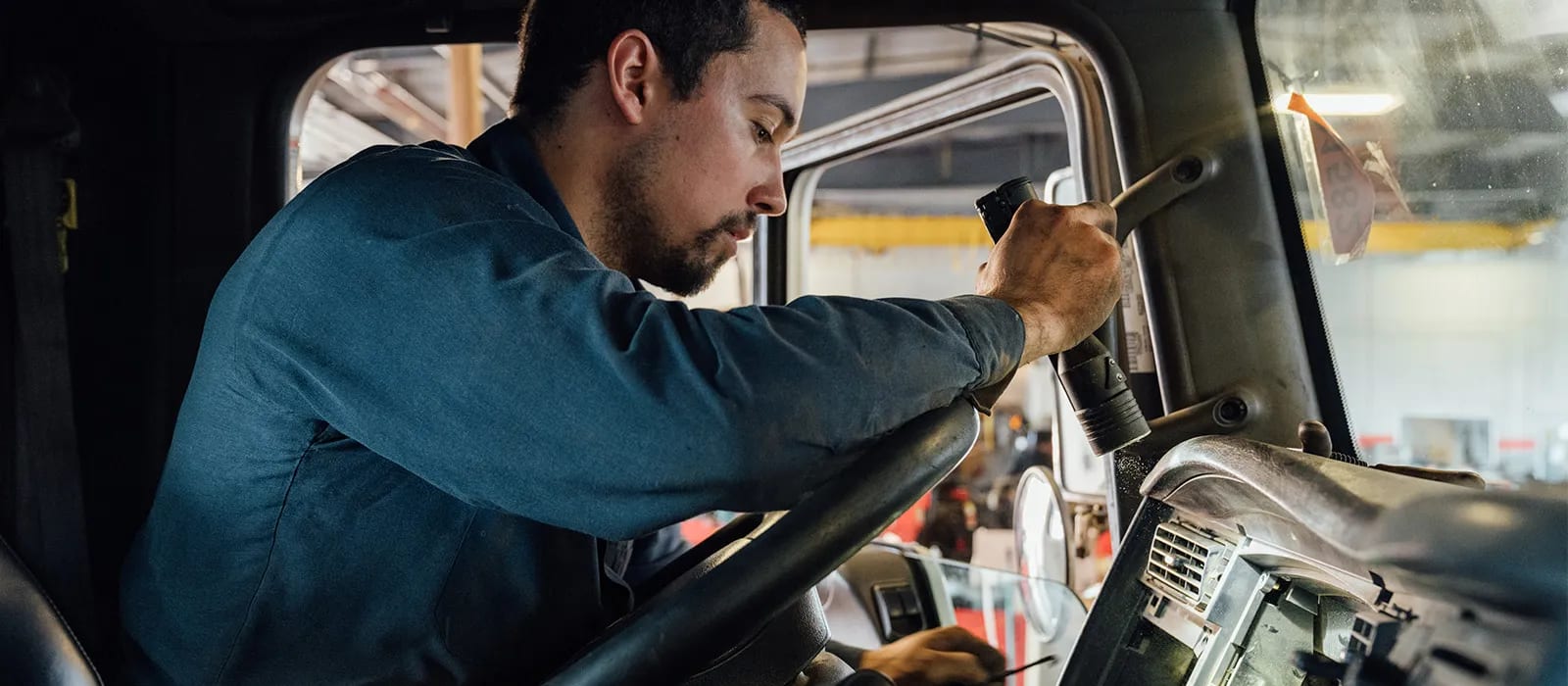Diesel Mechanic Careers: A Comprehensive Guide | UTI