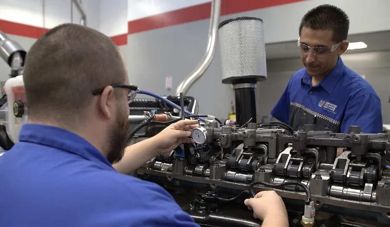 Fleet Mechanic: Job Description and Career Outlook | UTI