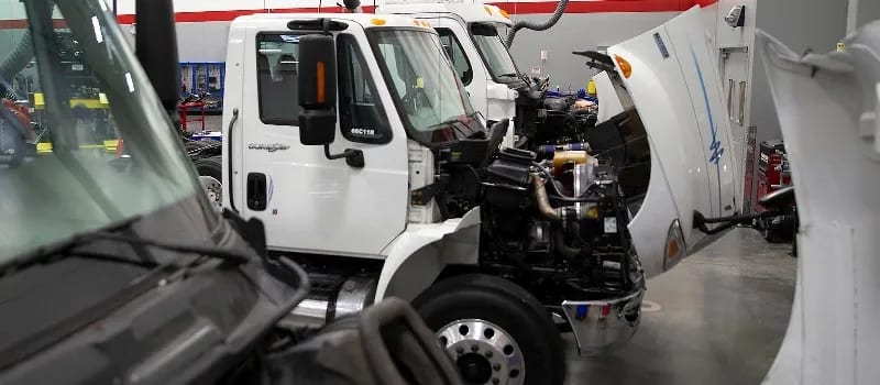 Fleet Mechanic: Job Description and Career Outlook | UTI