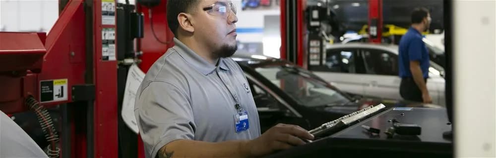 Can You Succeed at UTI With No Prior Mechanic Work Experience? | UTI