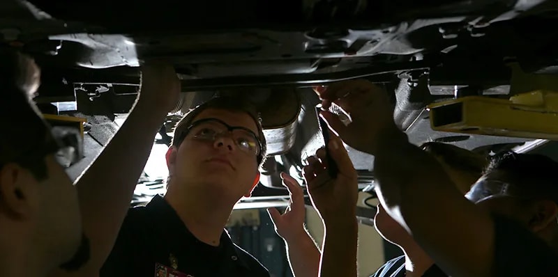 Powertrain Systems: What is a Powertrain & How Does it Work? | UTI