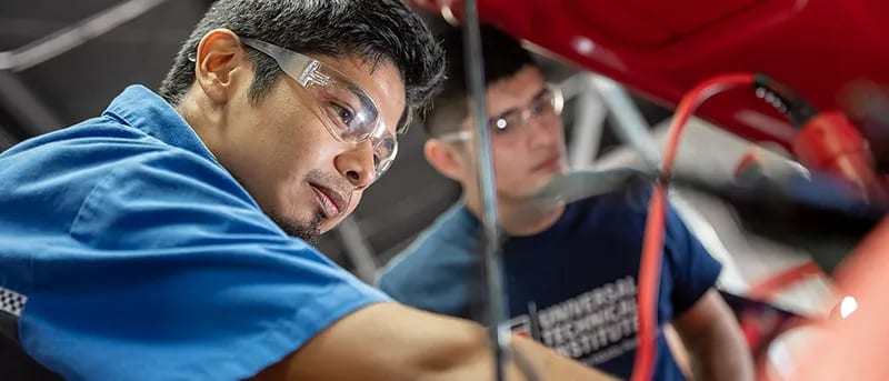 How to Become An Auto Mechanic in 7 Steps | UTI
