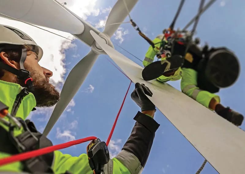 How To Become a Wind Turbine Technician | UTI