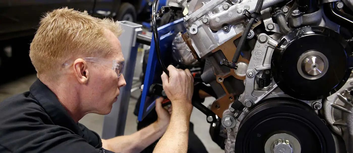 Auto Mechanic School in Avondale, AZ | UTI