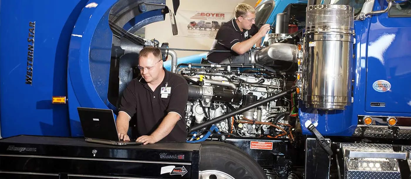 Diesel Mechanic School in Avondale, AZ | UTI