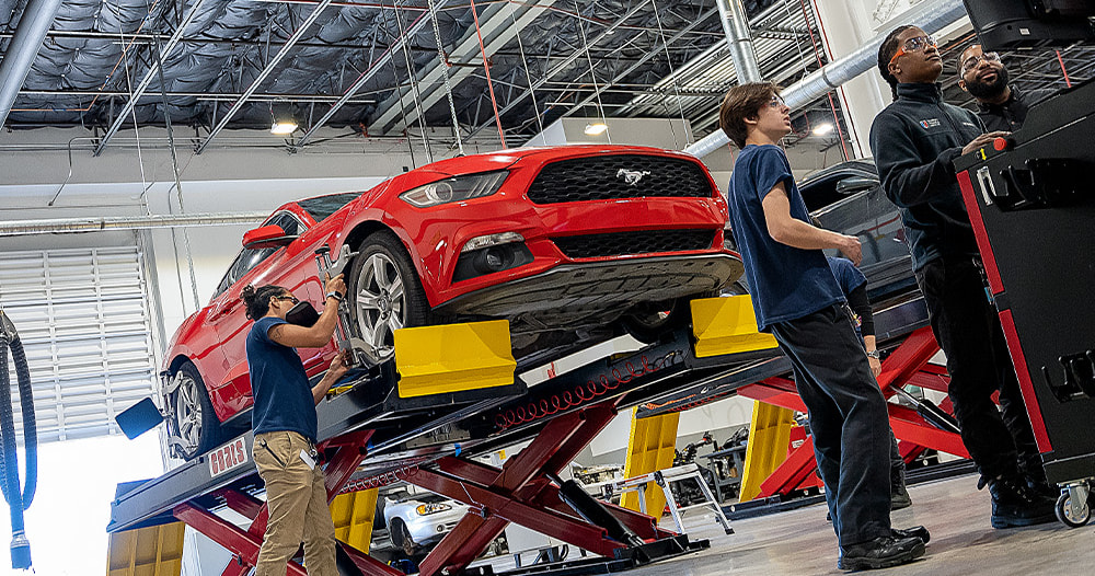 Auto Mechanic School Near Santa Ana, CA | UTI