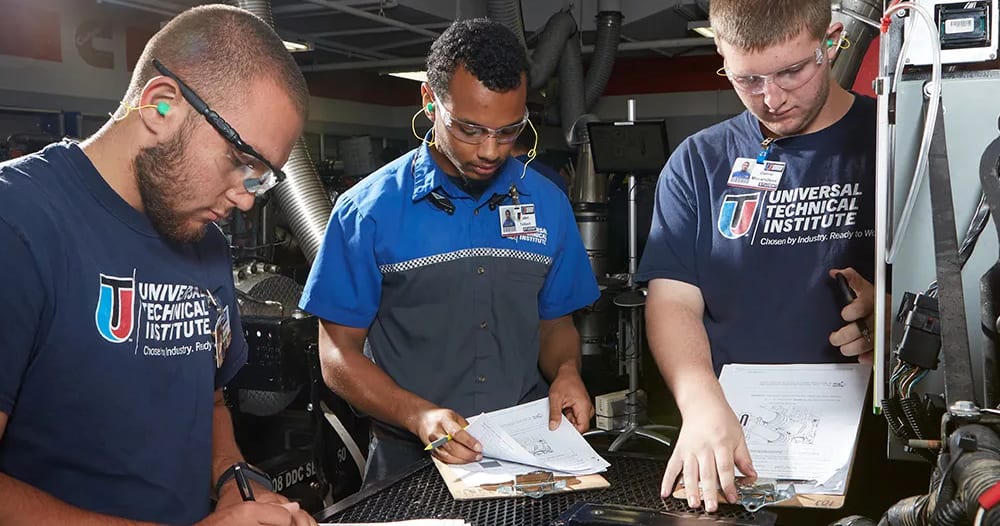 Diesel Mechanic School Near Denton, Texas | UTI