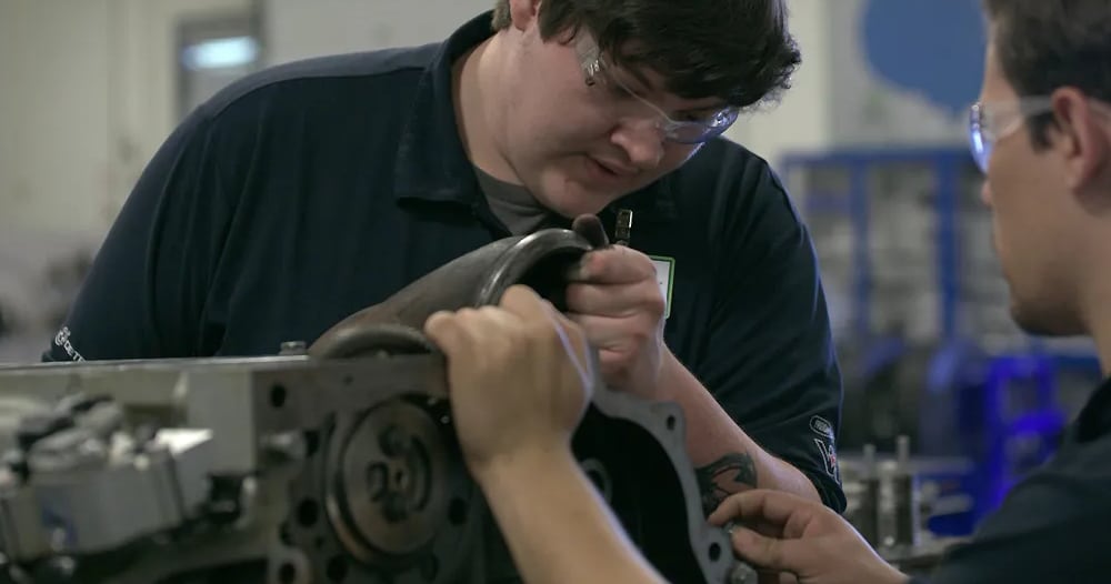Diesel Mechanic School Near Mesa, Arizona | UTI