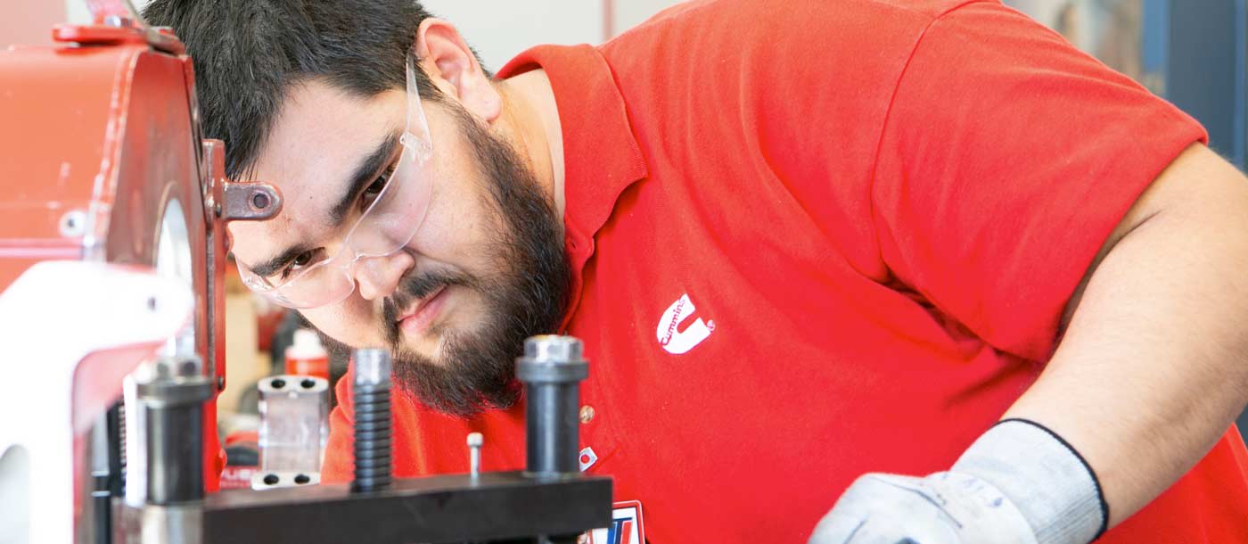 Diesel Mechanic Job Description: What to Expect in This Field | UTI