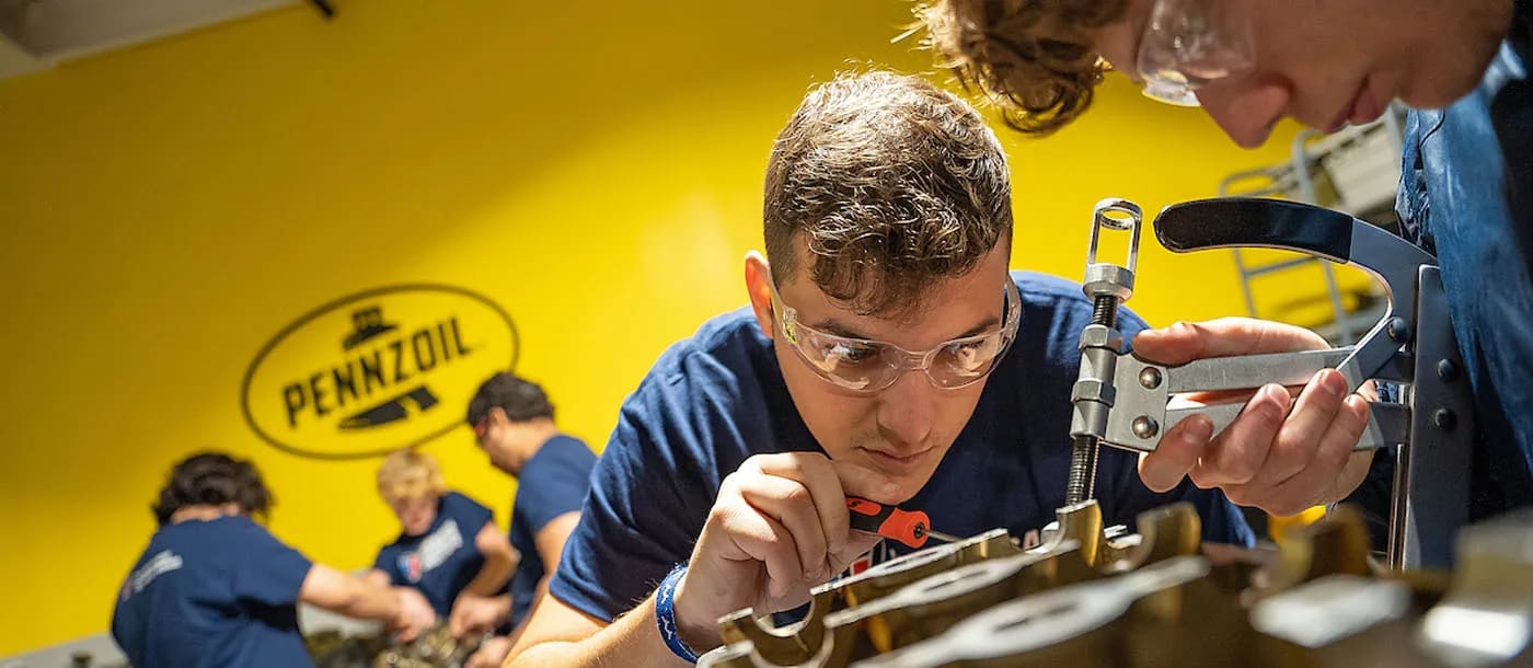 Trade School Near Davie, FL | UTI