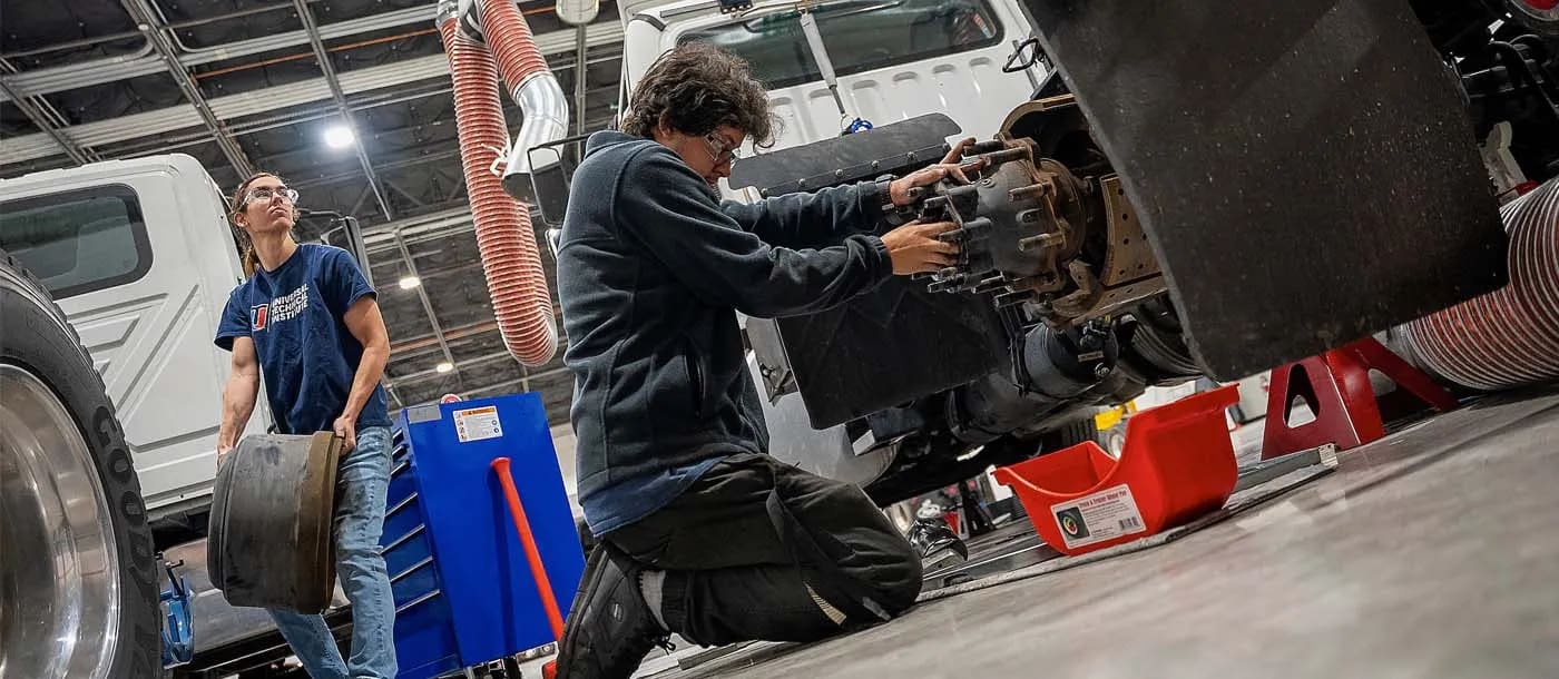 Diesel Mechanic School Near Sunrise, FL | UTI
