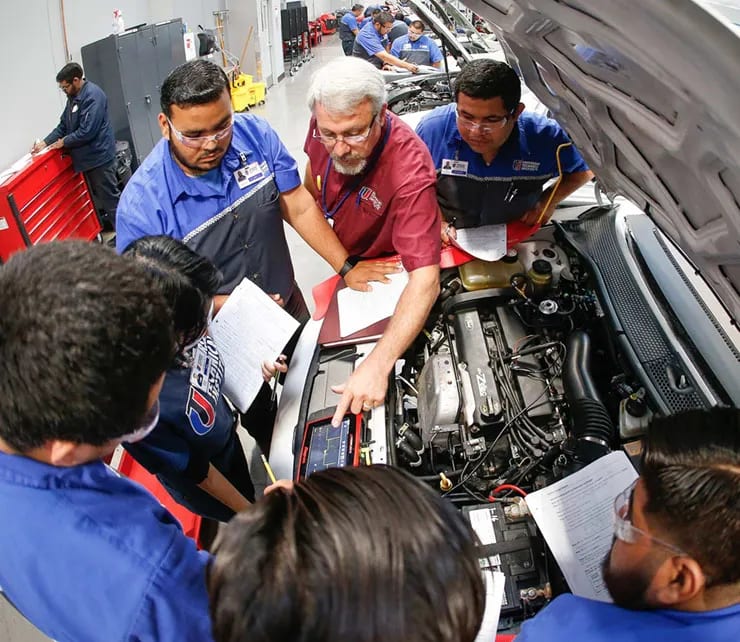 Auto Mechanic Outlook and Job Opportunities | UTI