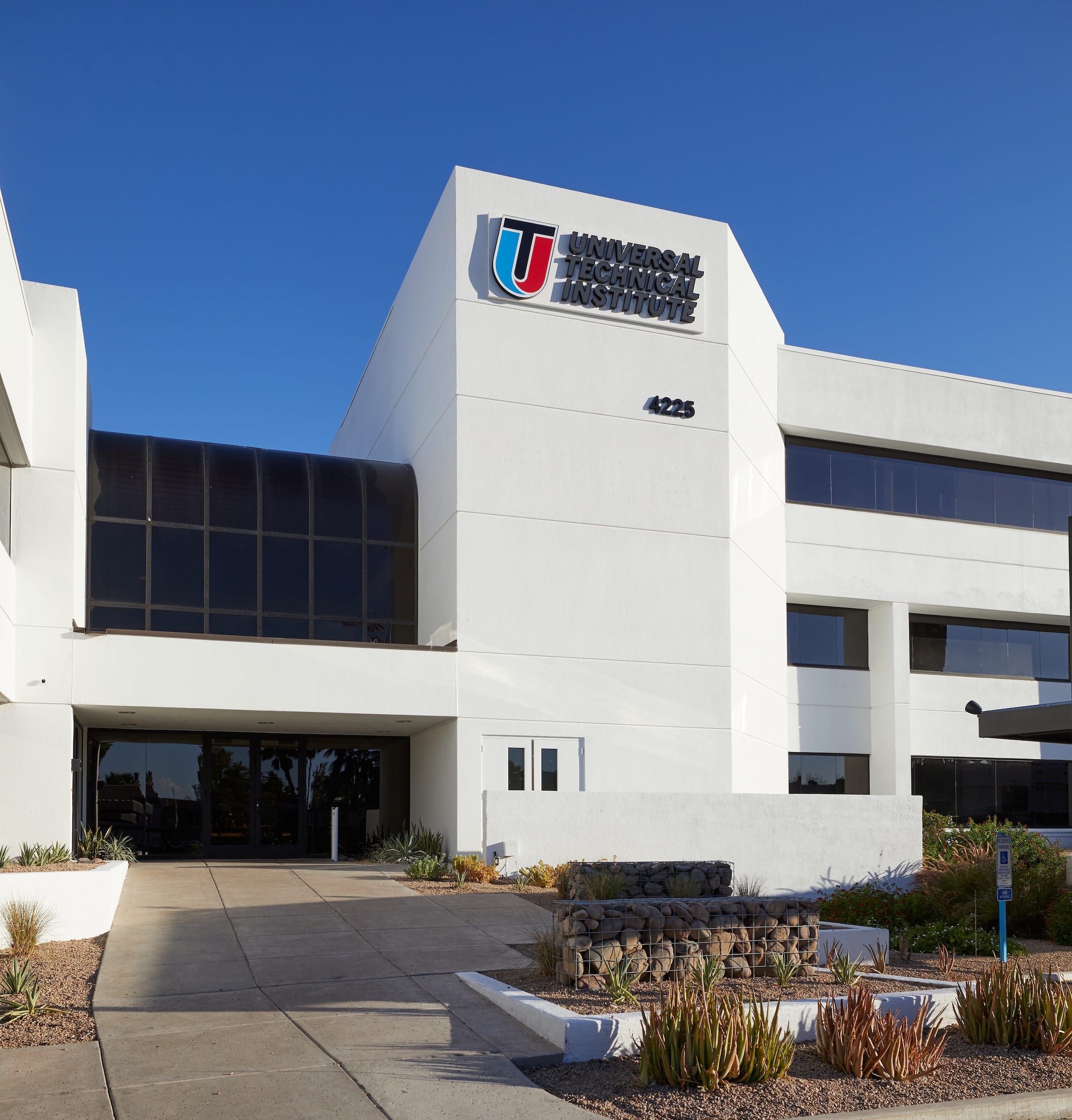 Contact Us | Universal Technical Institute