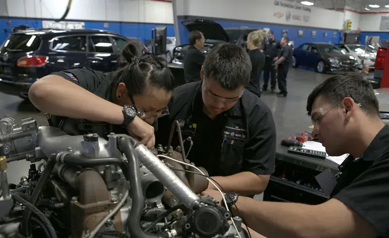 Auto Mechanic School Near Mesa, AZ | UTI