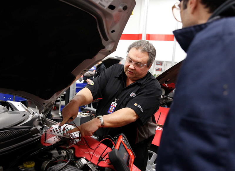 Automotive Mechanic Trade School in Illinois | UTI