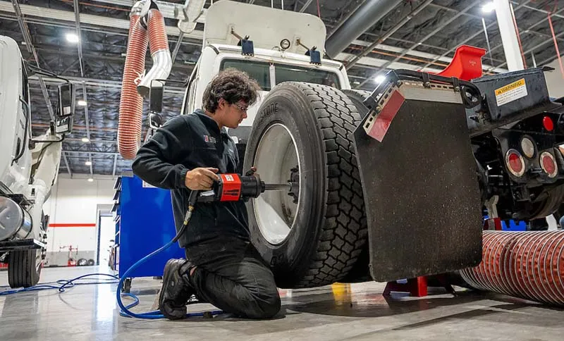 Diesel Mechanic School Near Plantation, FL | UTI