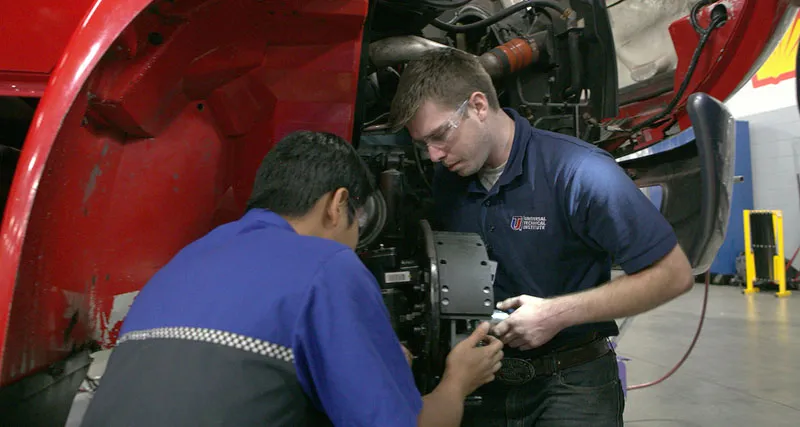 Diesel Mechanic School Near Mesa, AZ | UTI