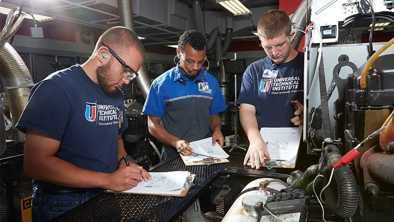 Diesel Mechanic School Near Mesquite, TX | UTI