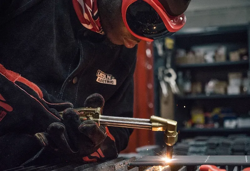 How to Create Your Welding Resume: Examples and Tips | UTI