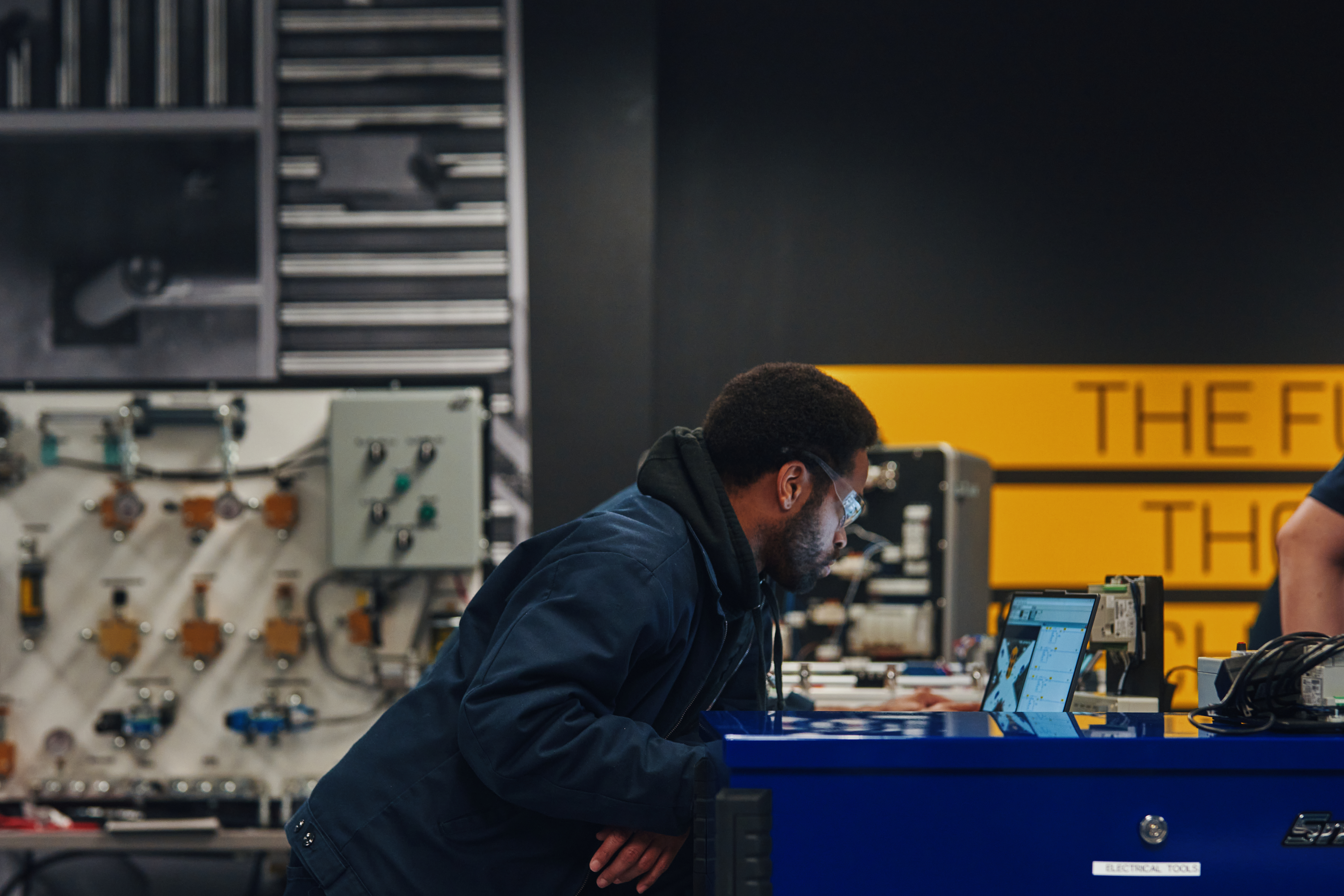 How To Become a Robotics Technician in Pennsylvania | UTI
