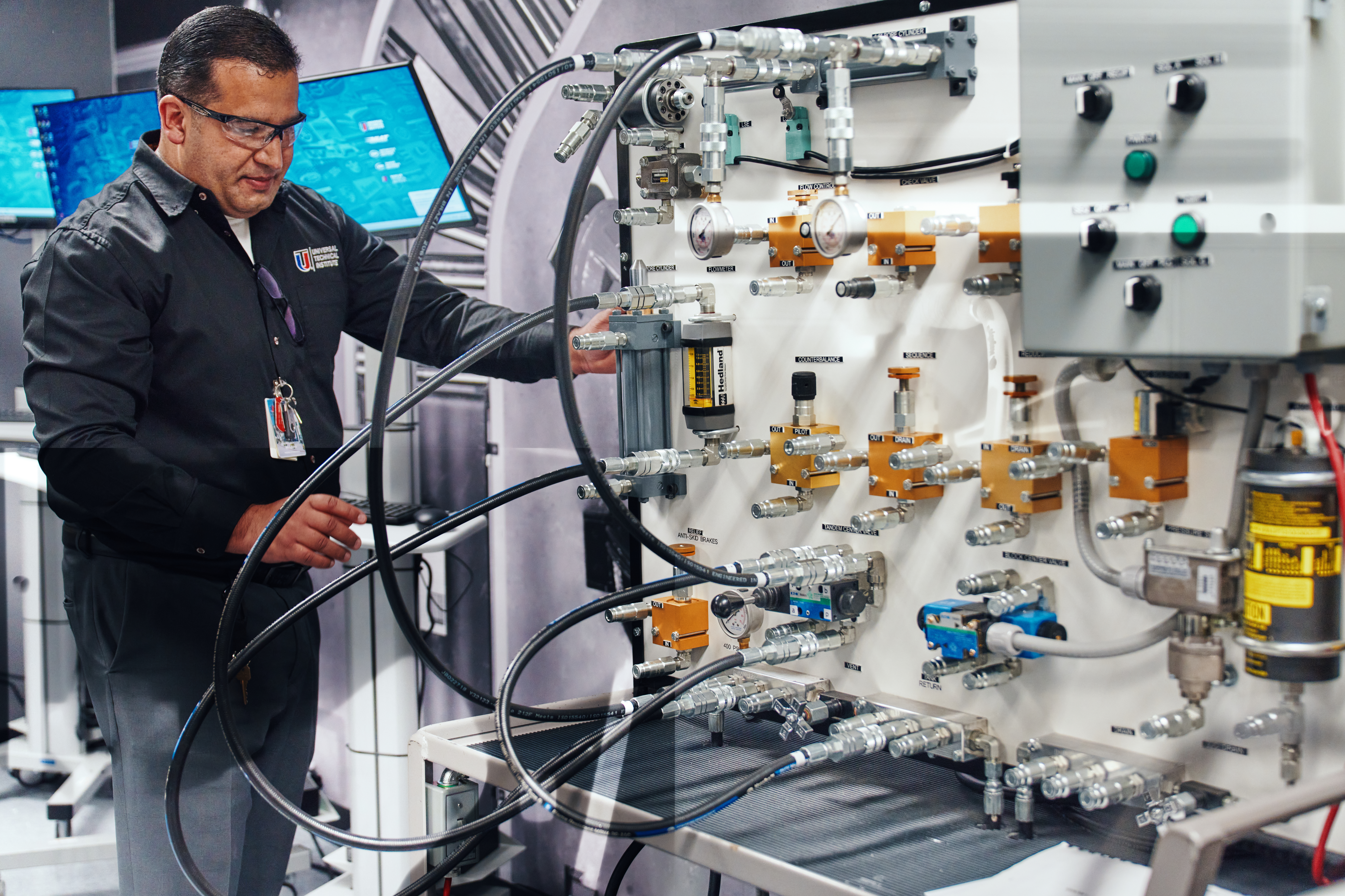 How to Become a Robotics Technician in Texas | UTI