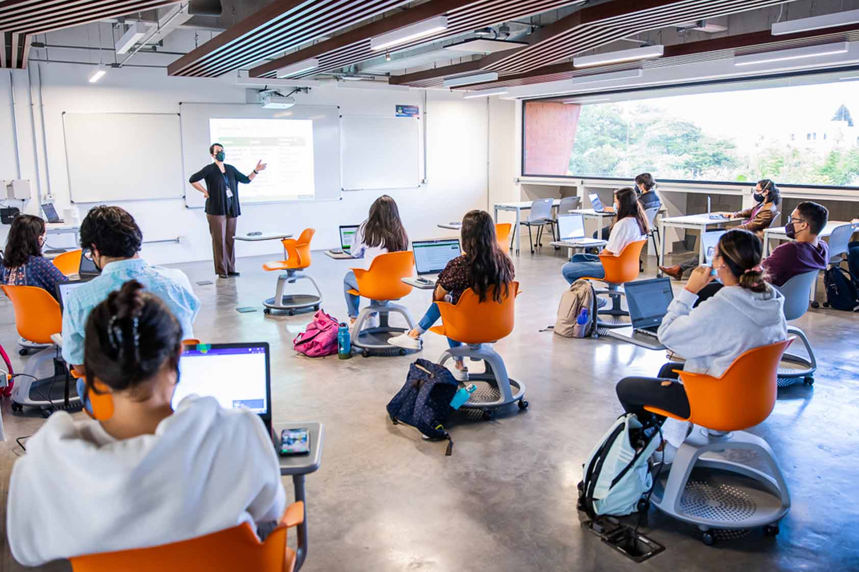 MA. Angélica Rocha: "La educación híbrida no es solo transmitir la ...
