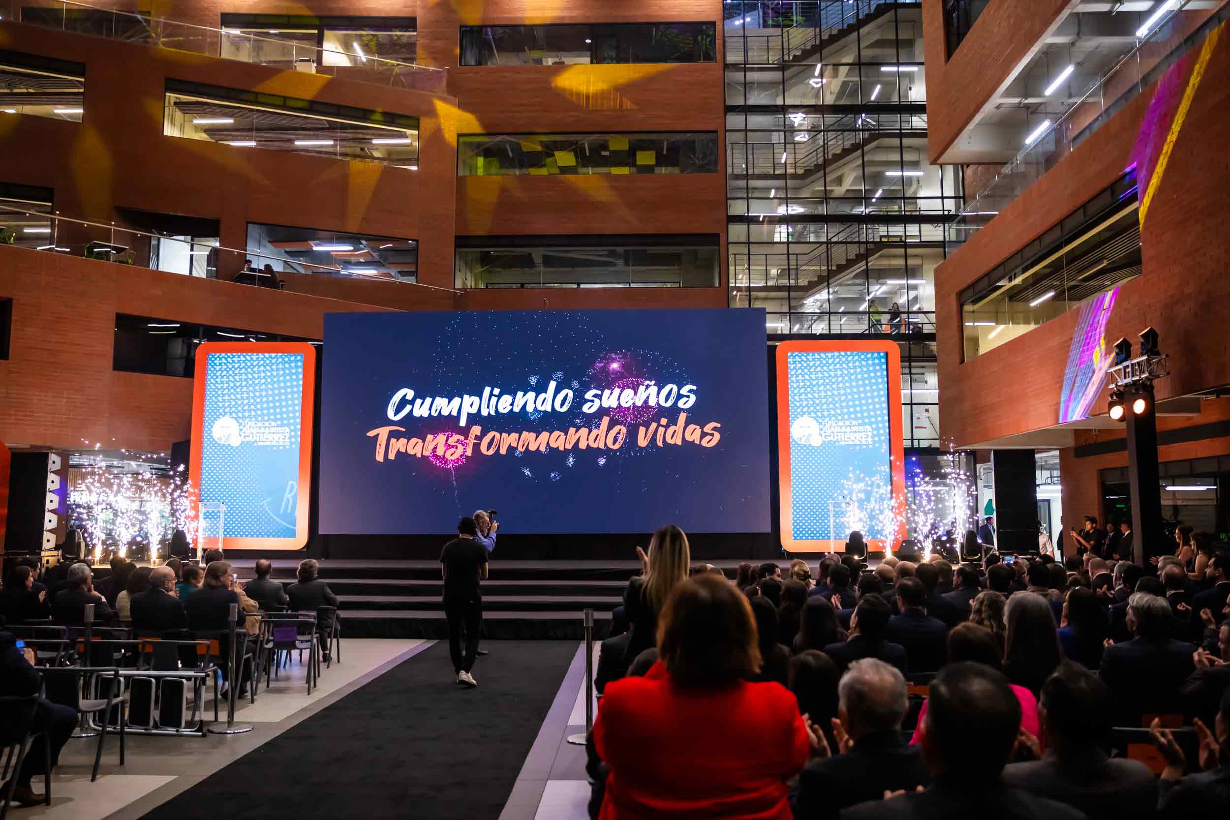 Becas Fundación JBG y UVG: 24 años de brindar oportunidades a ...