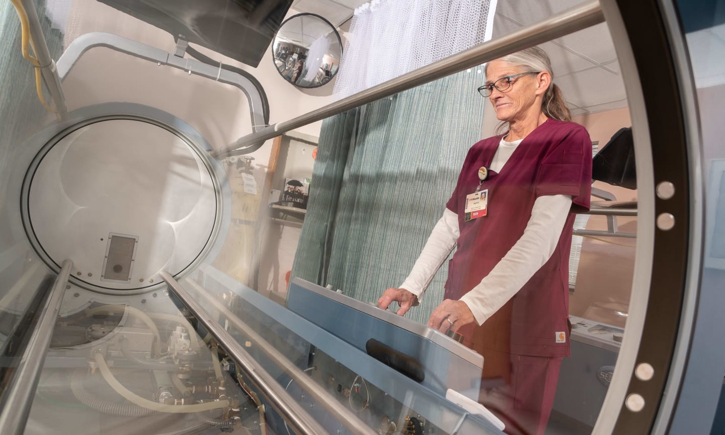 Hyperbaric oxygen therapy can help stubborn wounds heal | UW Health