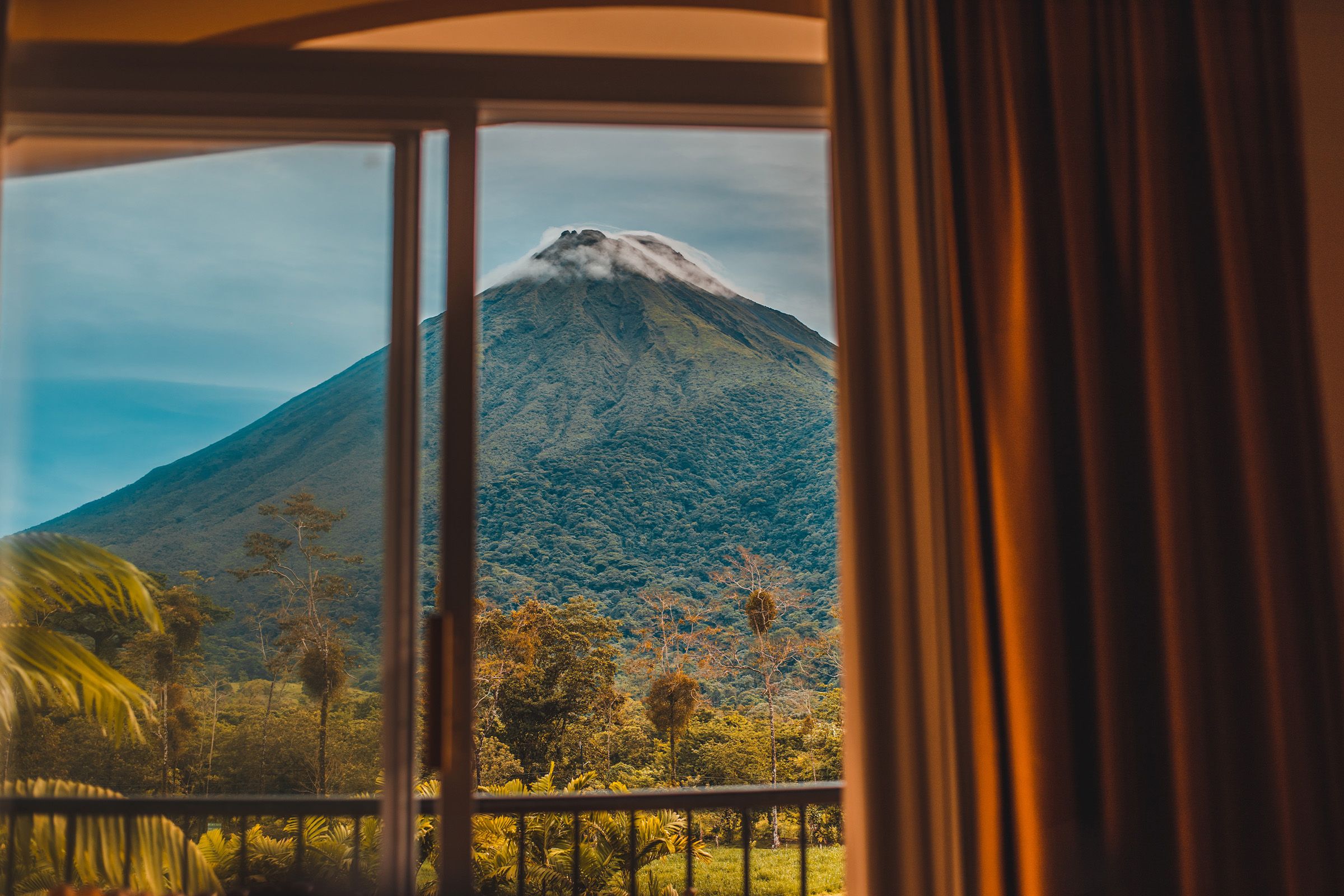 Magic Mountain Hotel - Find Comfort and Value at Arenal Volcano, Costa Rica