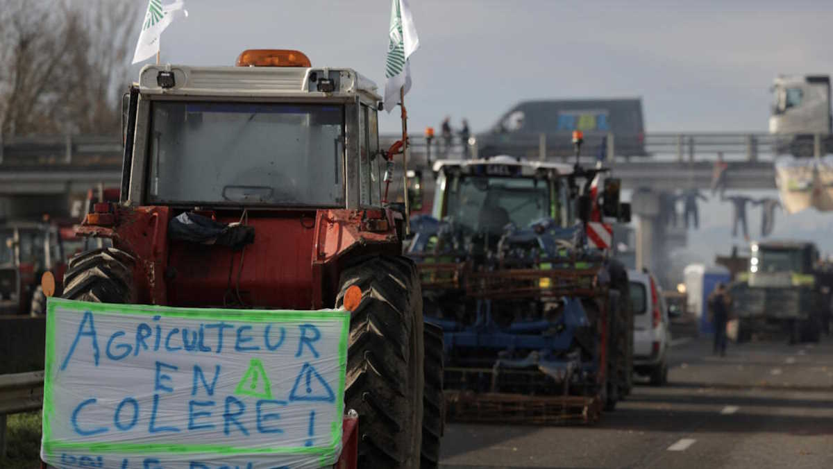 France to push for EU law changes as farmers block Paris highways ...