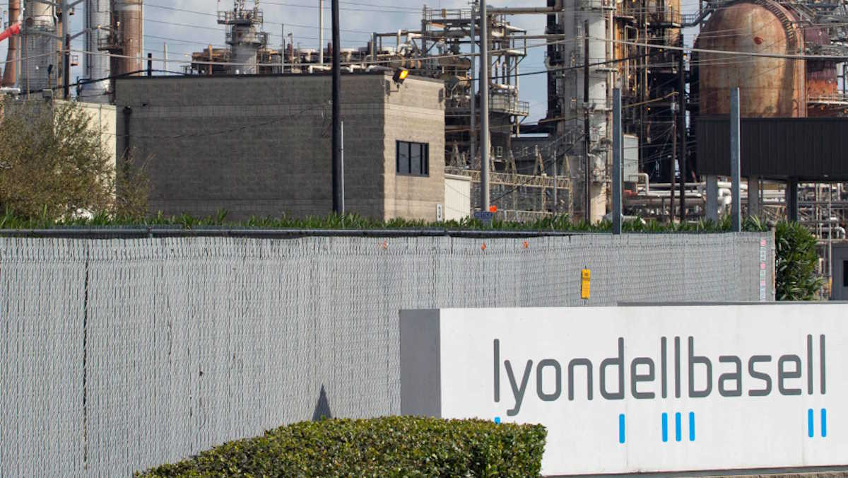 LyondellBasell to acquire 35% stake in Saudi Arabia National Petrochemical Industrial ...