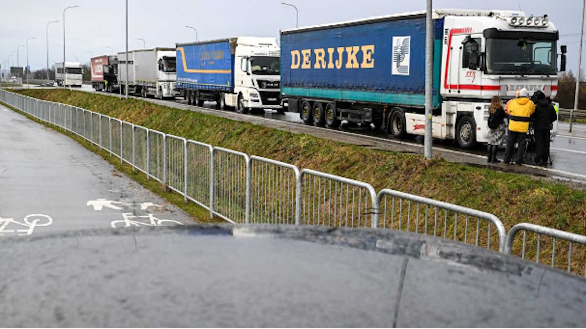 Polish farmers resume blockade of Ukraine border crossing | News | POST Online Media