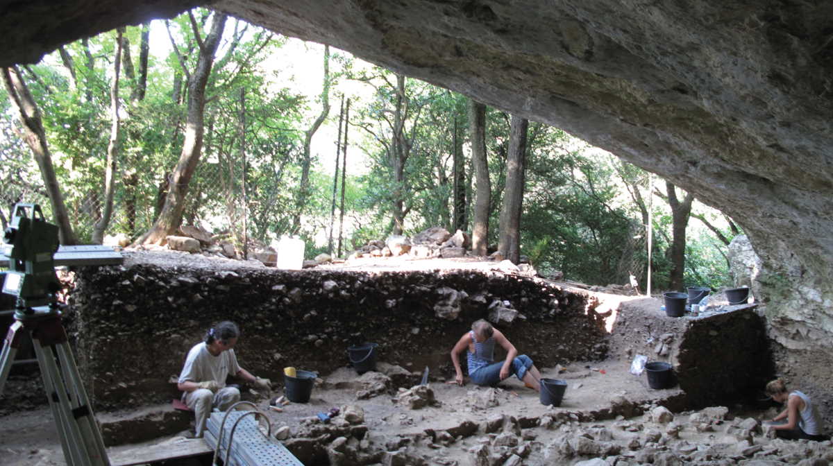 Modern human incursion into Neanderthal territories way before than ...