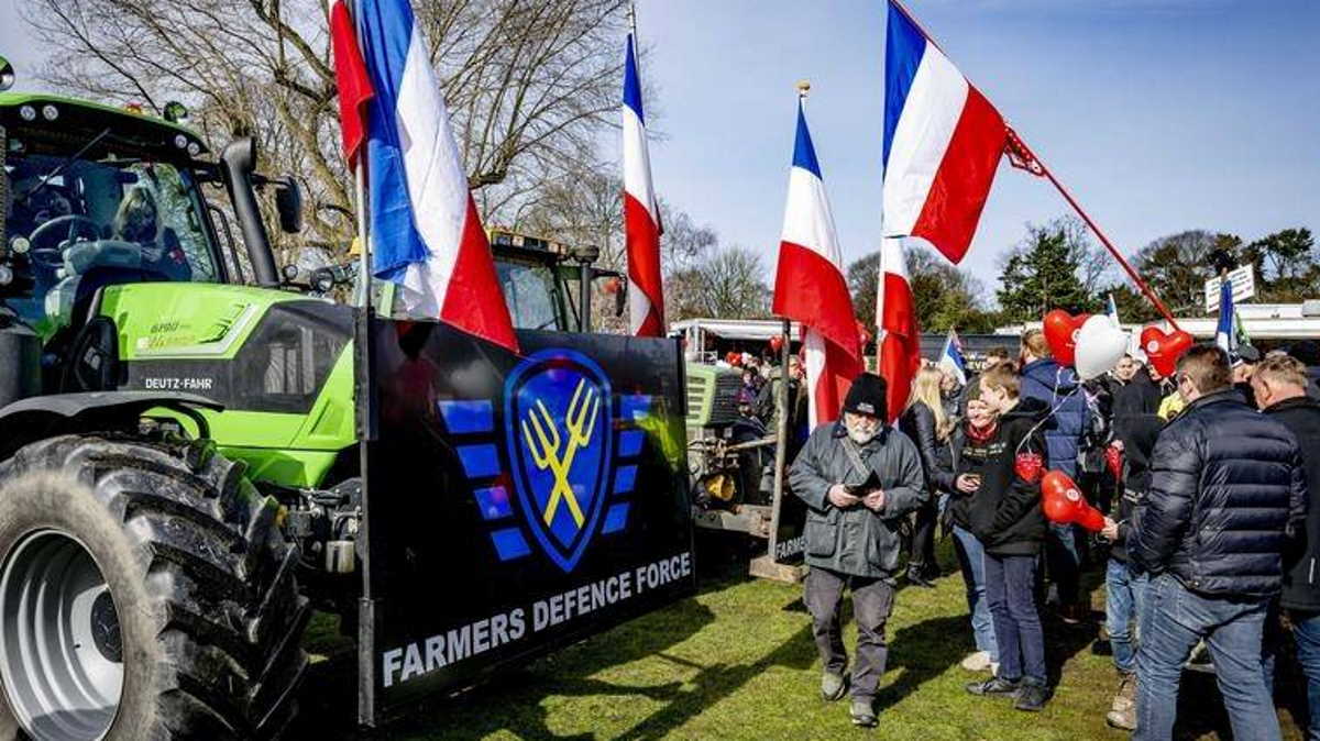 More than 10,000 Dutch farmers, green groups stage protests | News ...