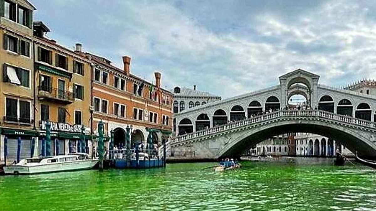 Italy: Venice's Grand Canal turns phosphorescent green | News | POST Online Media