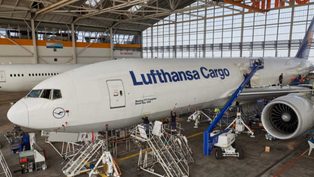 At Lufthansa Cargo, world's first freighter to take off with CO2-efficient AeroSHARK technology ...