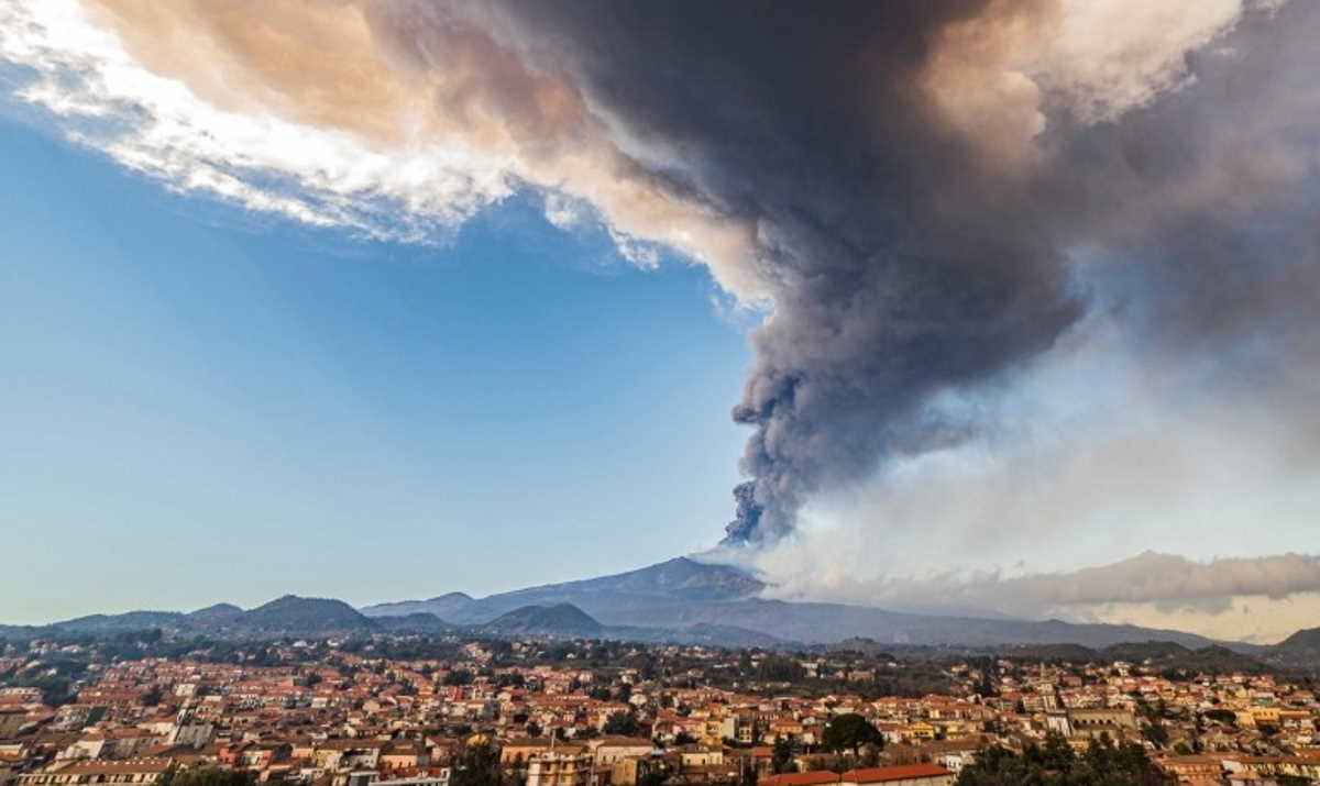 Mount Etna volcano erupts forcing flight suspension at local airport ...