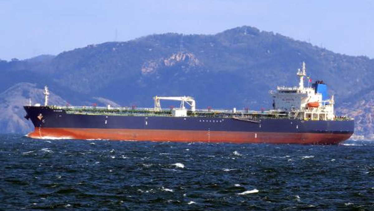 Two crude oil tankers collided with two fishing vessels in Japan sea ...