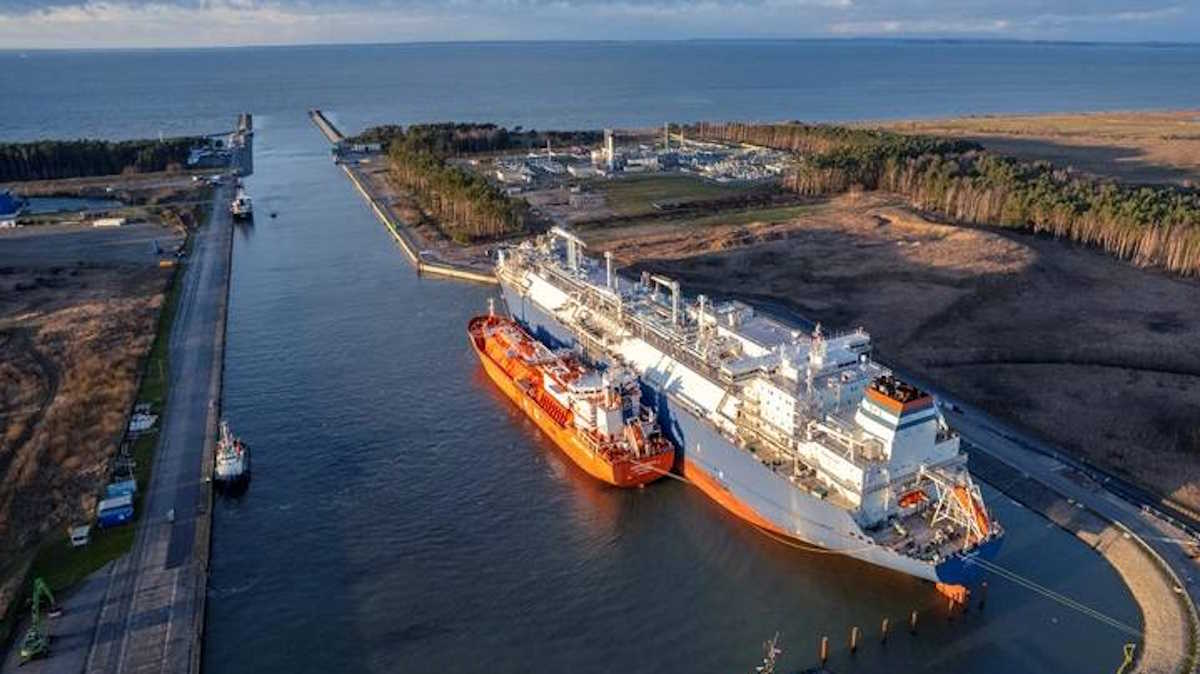First LNG vessel arrives at new German Mukran terminal | News | POST ...