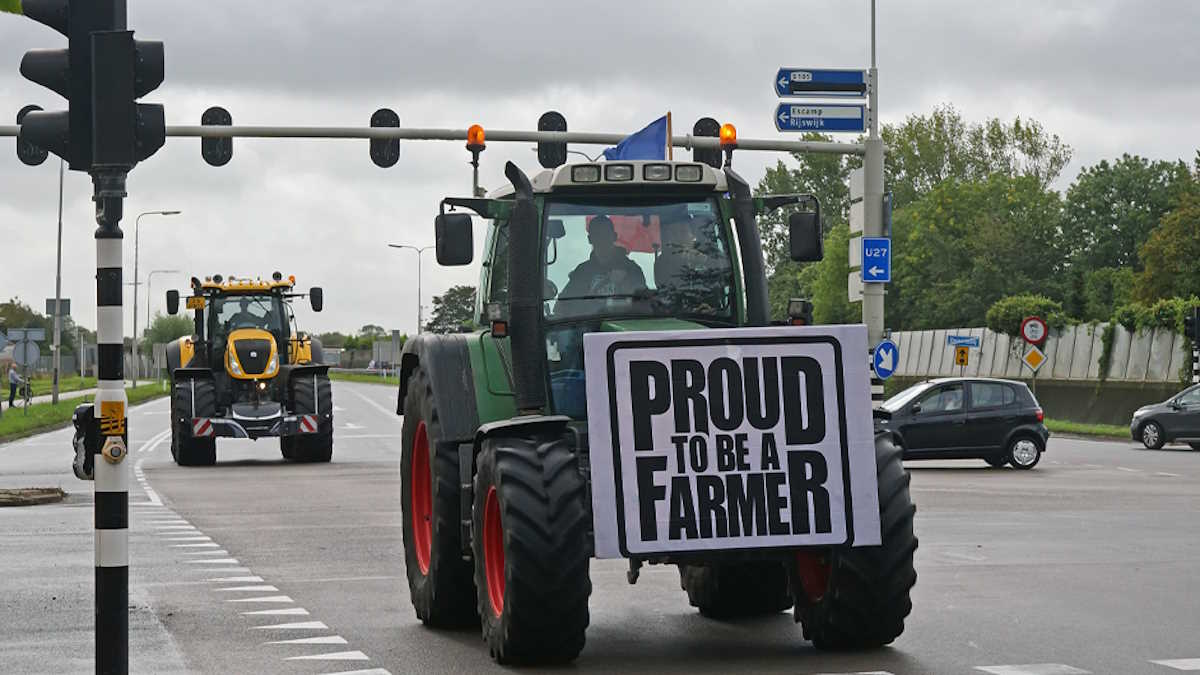 Protesting farmers block trucks from crossing Belgian-Dutch border ...