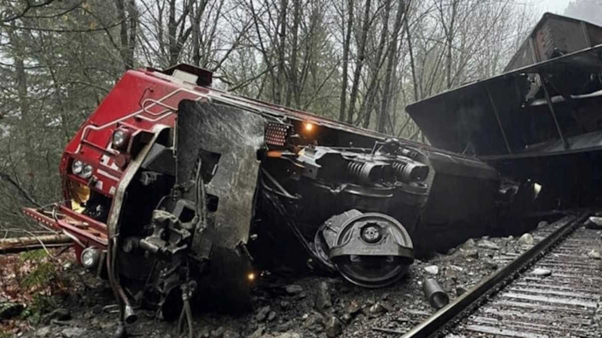 Report: Broken wheel led to sudden break in rail and subsequent train ...