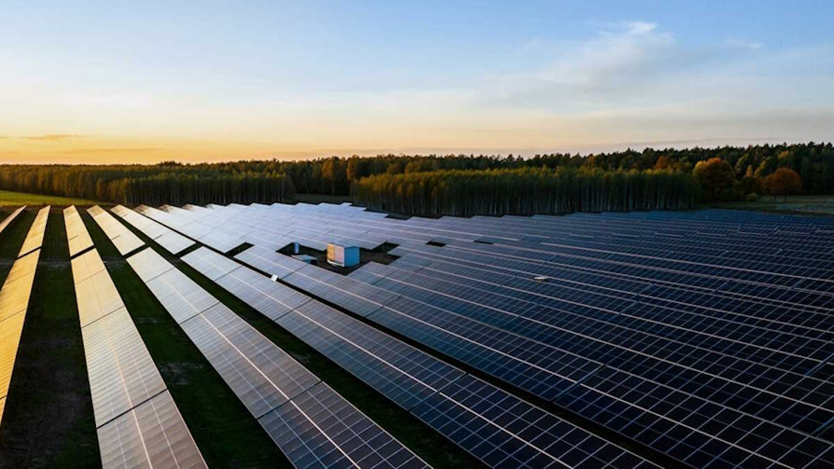 Astronergy powers up 125MW utility scale PV projects built by Solartech ...