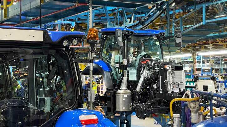 UK: New Holland tractor shortages if Basildon CNH workers strike | News ...