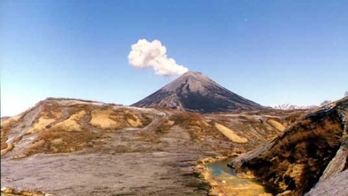 Russia's Ebeko volcano spews ash 3,000 meters high | News | POST Online ...